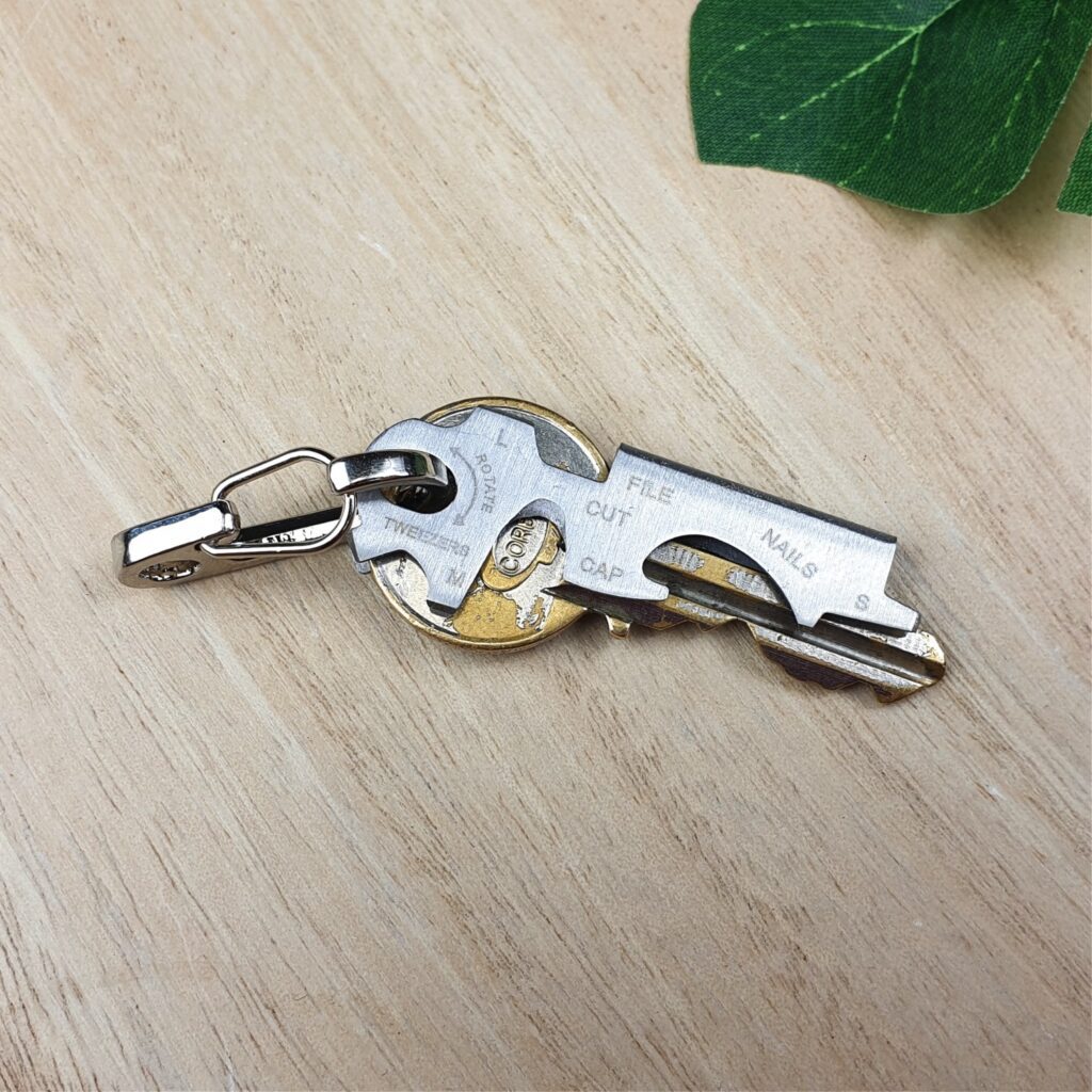 8 in 1 Multitool key ring | Ditverzinjeniet.nl