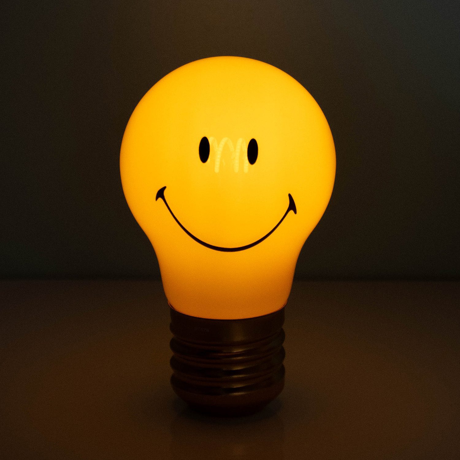 Oplaadbare smiley lamp van bestel je online bij Ditverzinjeniet